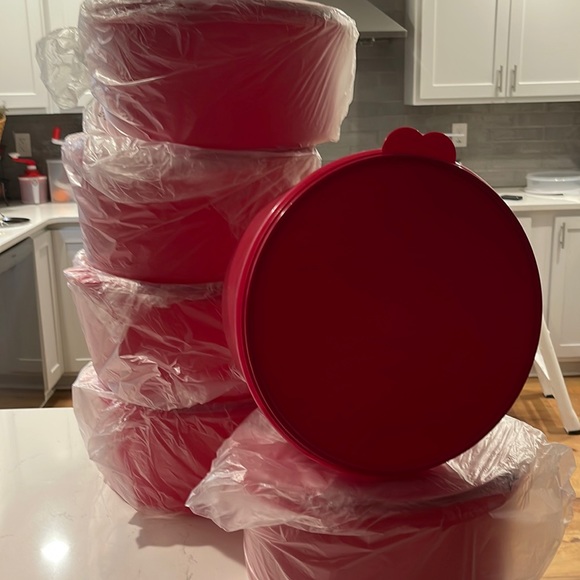 Tupperware | Kitchen | Tupperware 42 Cp Giant Canister | Poshmark